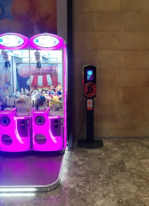 [gallery] I bancomat e negozi che funzionano a Bitcoin