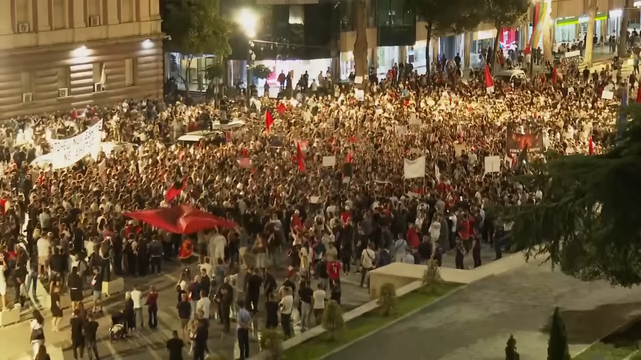 Albania, la protesta contro il resort di Kushner in laguna